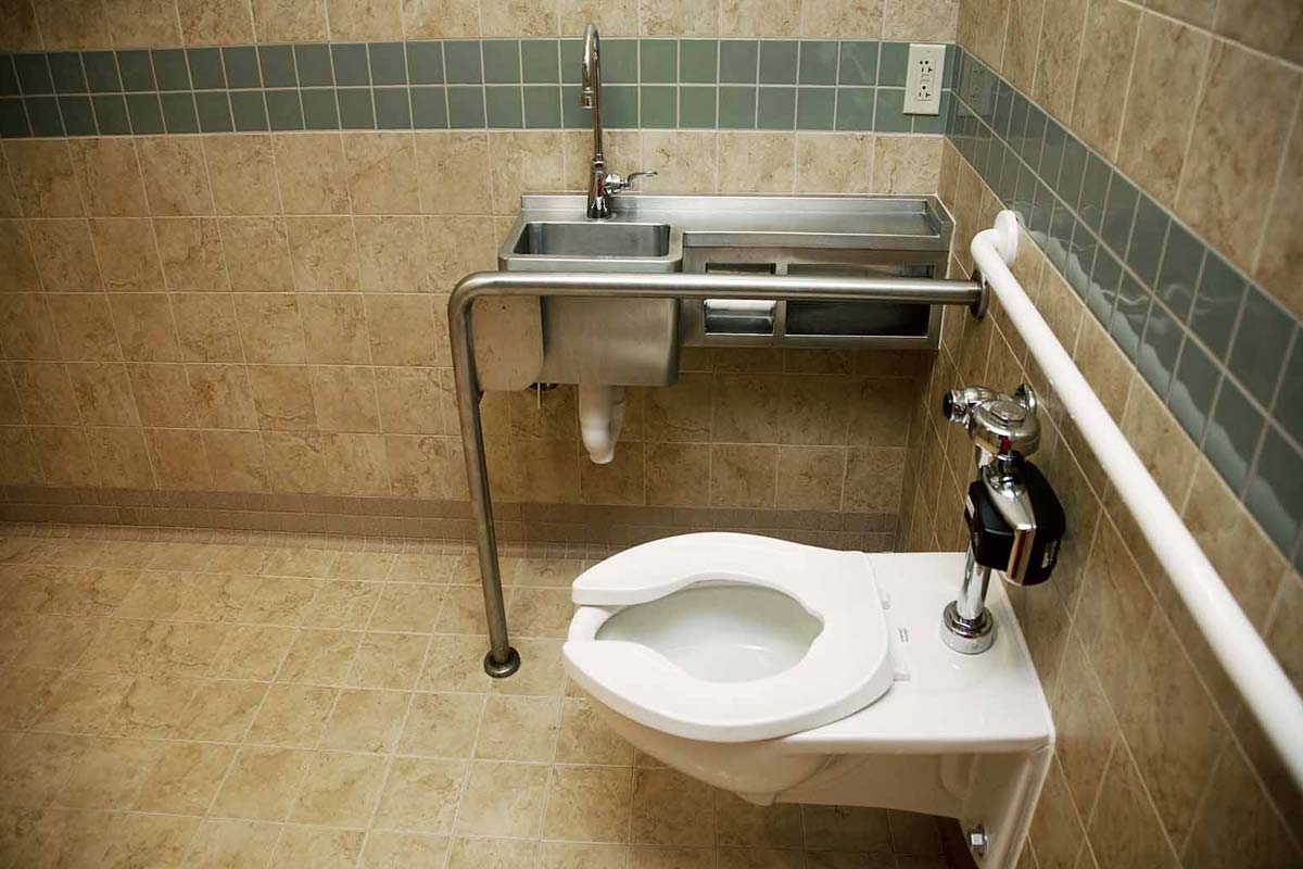 Miami VA Medical CenterPatient Bathrooms - Pointer Construction